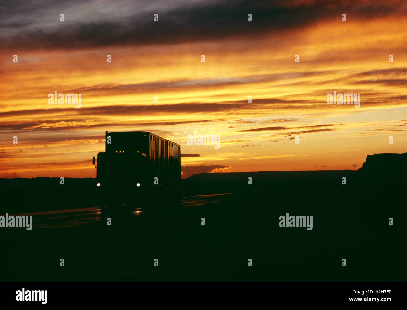 Scene silhouette sunset tractor hi-res stock photography and images - Alamy