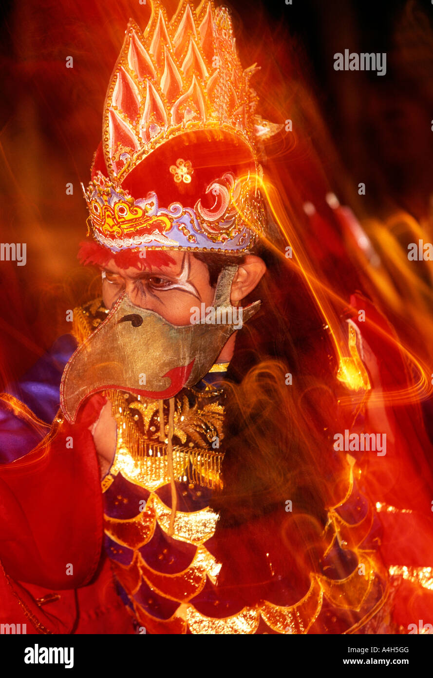 Indonesia javanese classical dancer hi-res stock photography and images ...