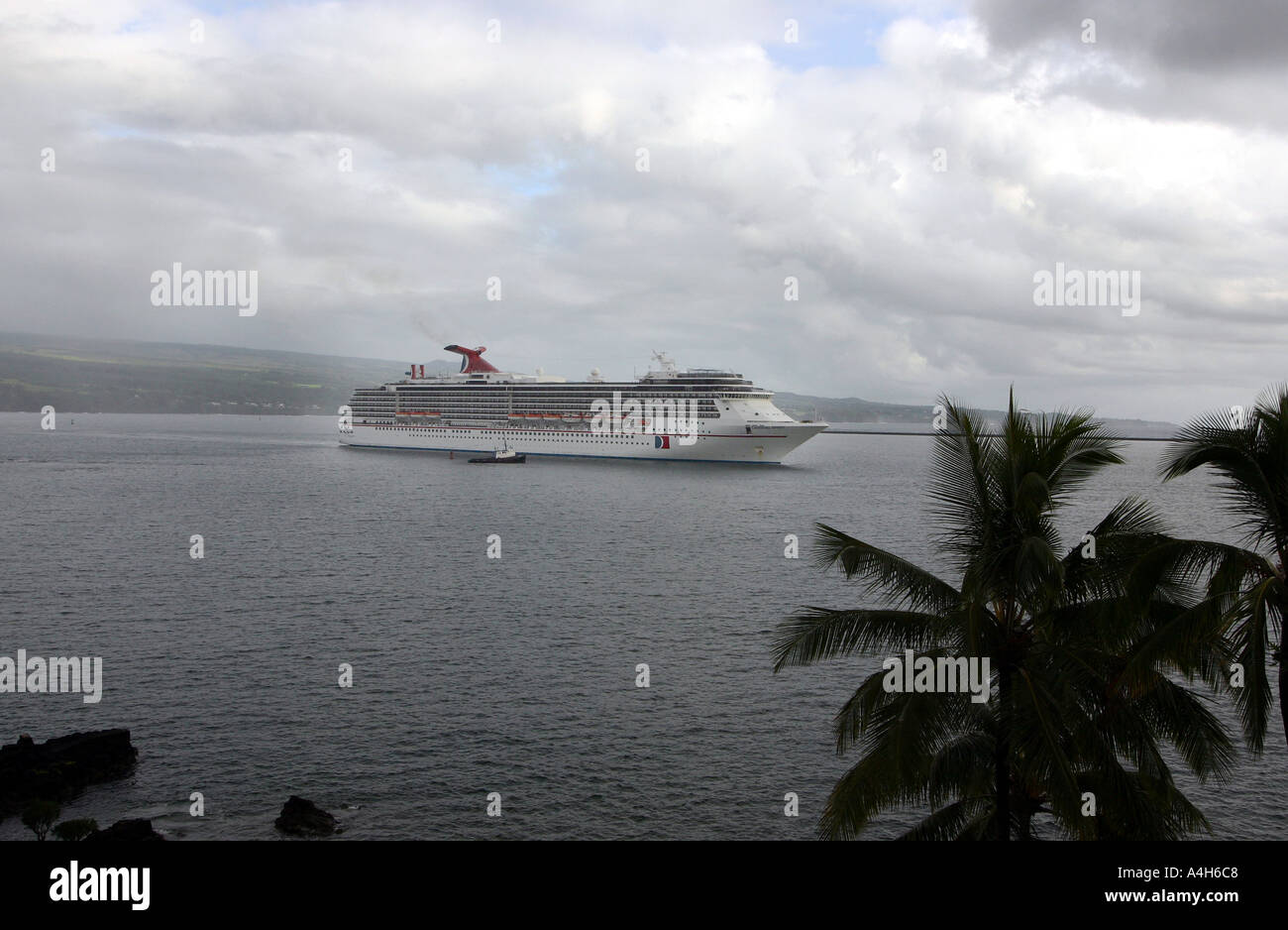 Hilo harbor hi-res stock photography and images - Alamy
