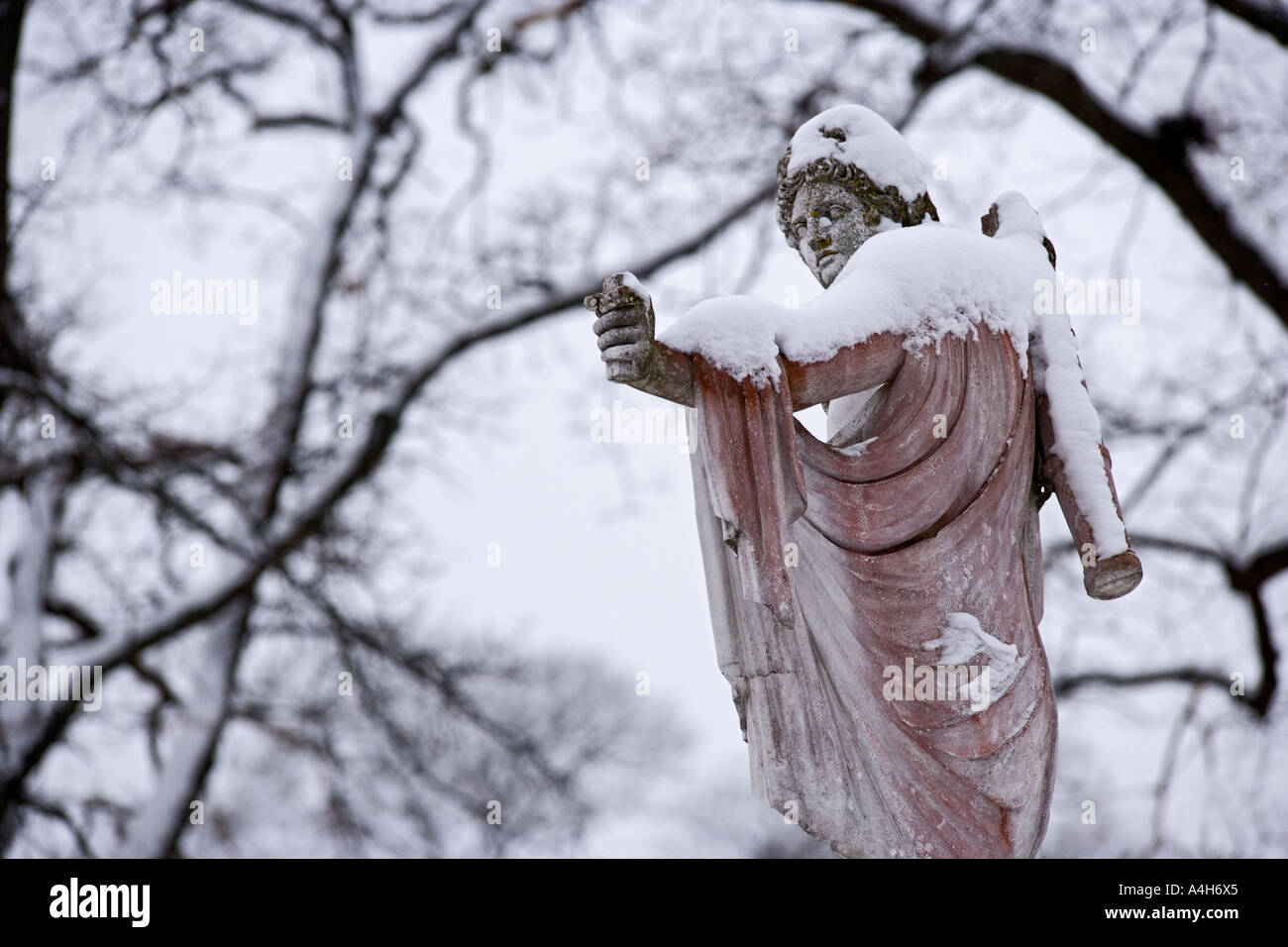 Statue apollo hi-res stock photography and images - Alamy