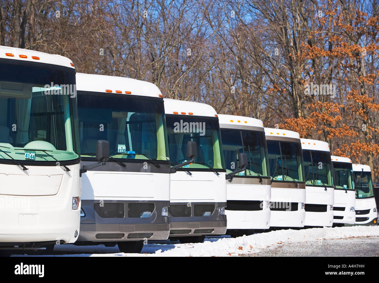Buses in a row hi-res stock photography and images - Alamy