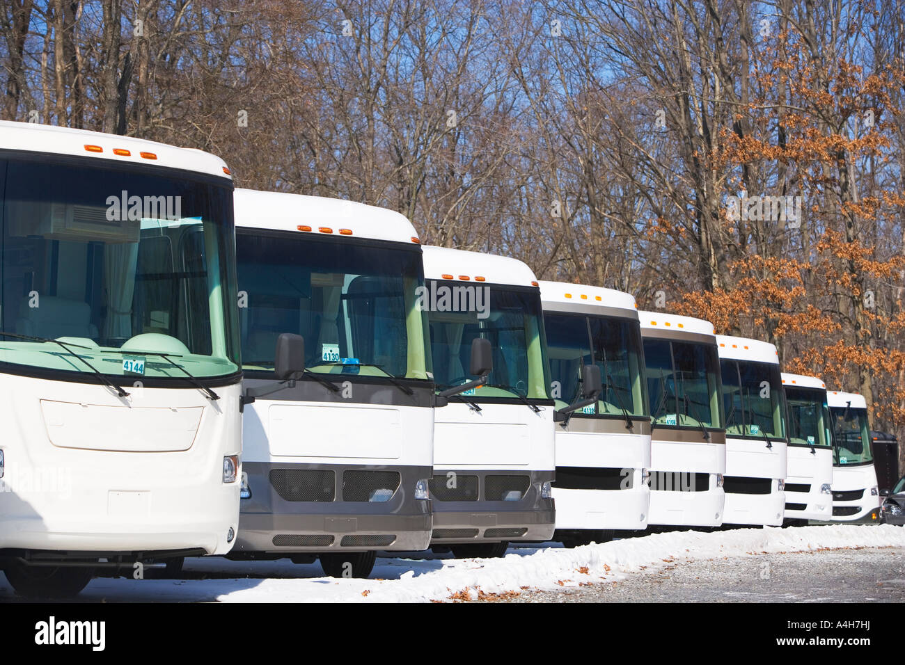 Buses in a row hi-res stock photography and images - Alamy