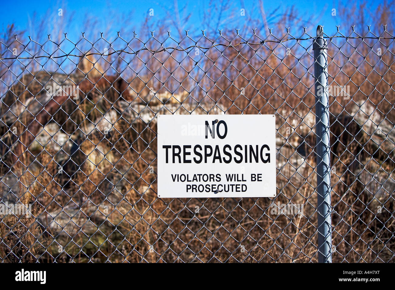 NO TRESPASSING SIGN, STAY OUT Stock Photo - Alamy