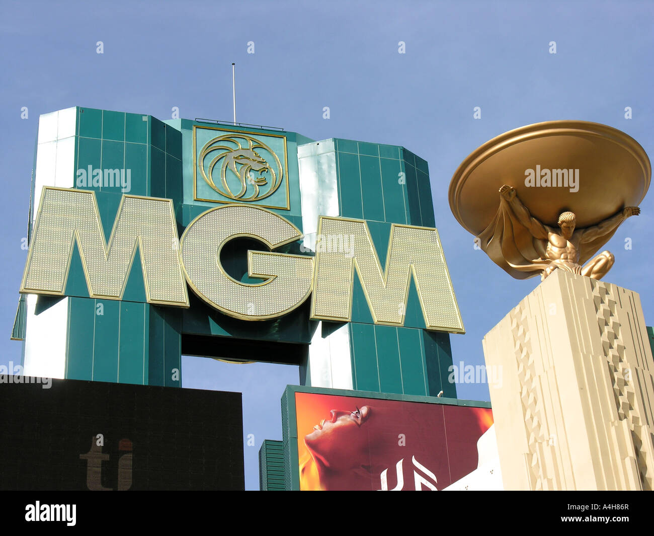 Mgm lion entrance mgm hotel hi-res stock photography and images - Alamy