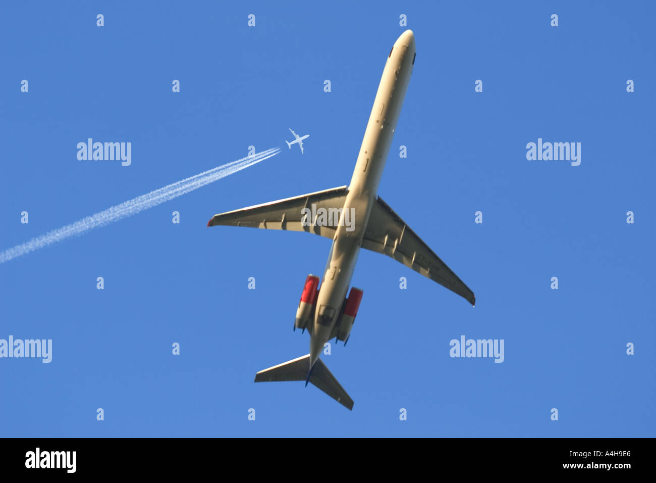 Aircraft taking off munich hi-res stock photography and images - Alamy