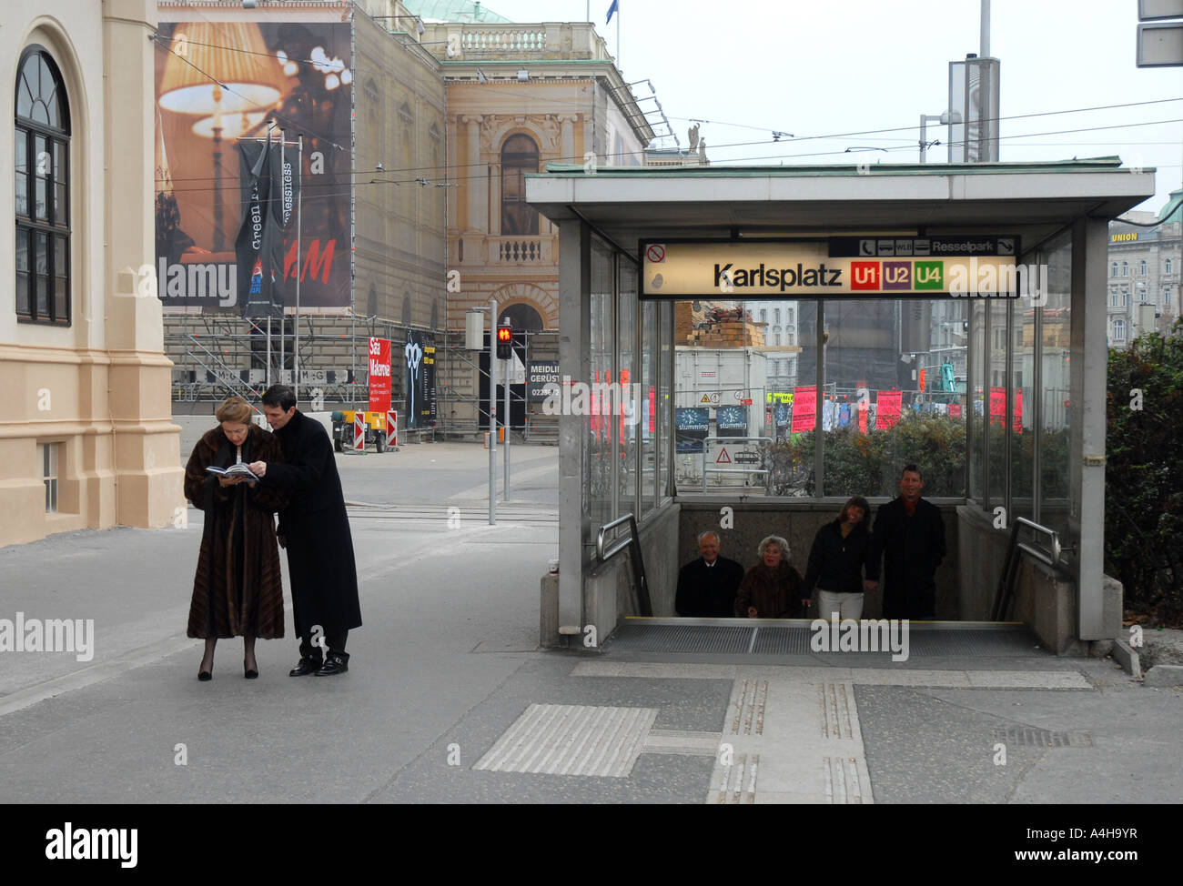 Couple check a tourist map at Karlsplatz Vienna Austria Stock Photo - Alamy