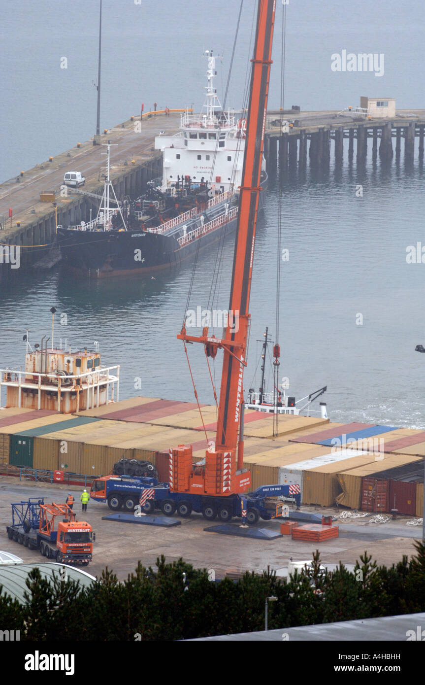 Capsized shipping container hi-res stock photography and images - Alamy