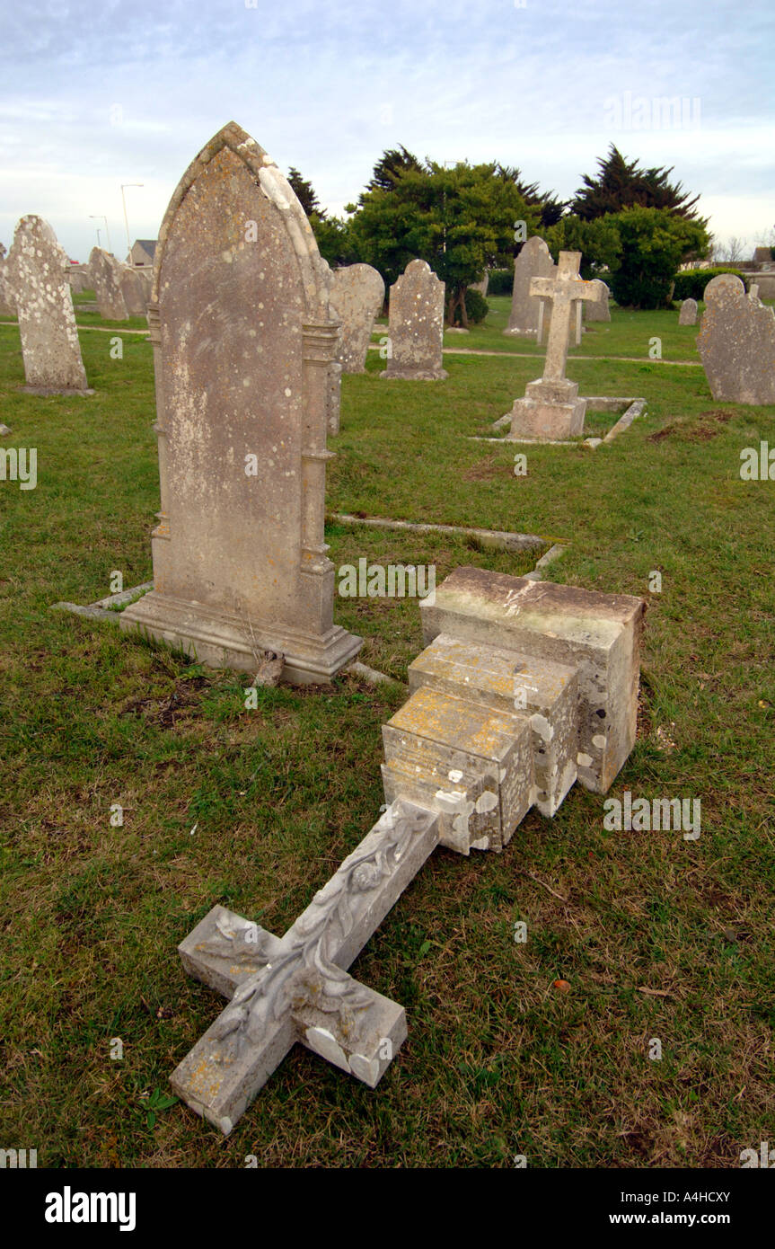 Vandalized graves hi-res stock photography and images - Alamy