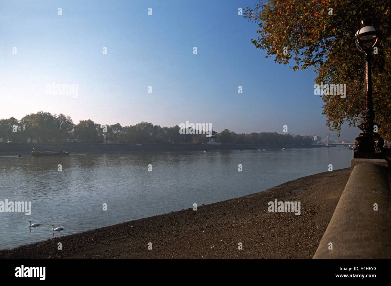 Enmbankment hi-res stock photography and images - Alamy