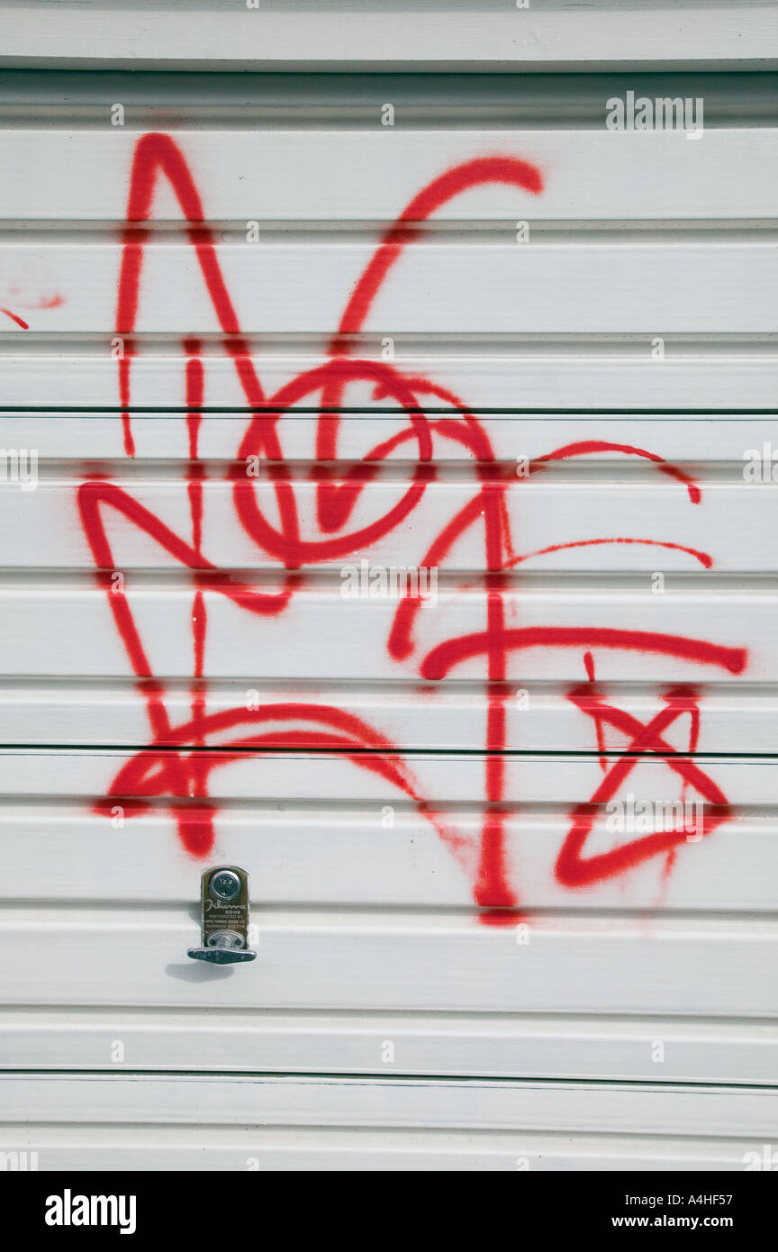 Graffiti cardiff hi-res stock photography and images - Alamy