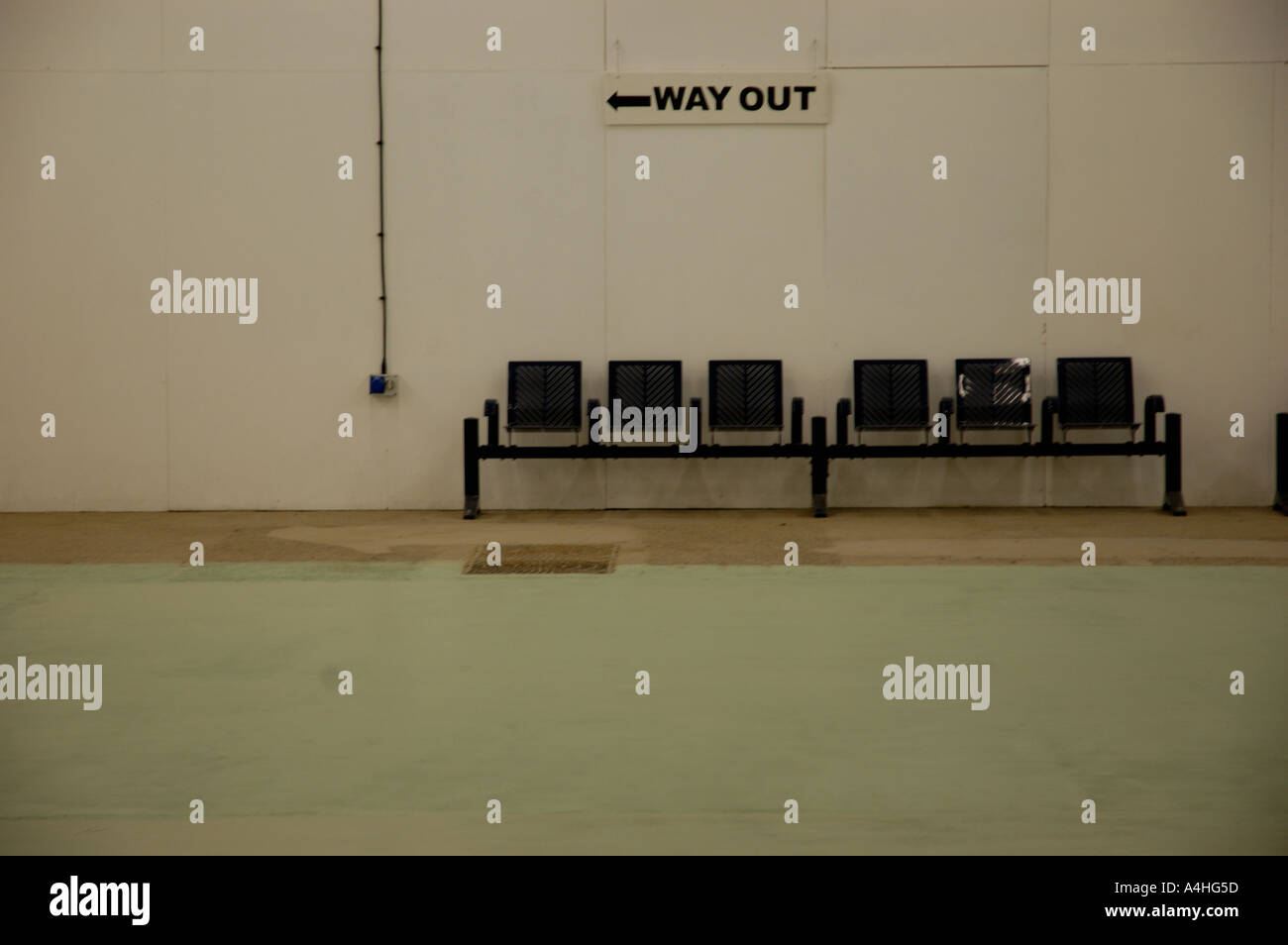 Train waiting area hi-res stock photography and images - Alamy