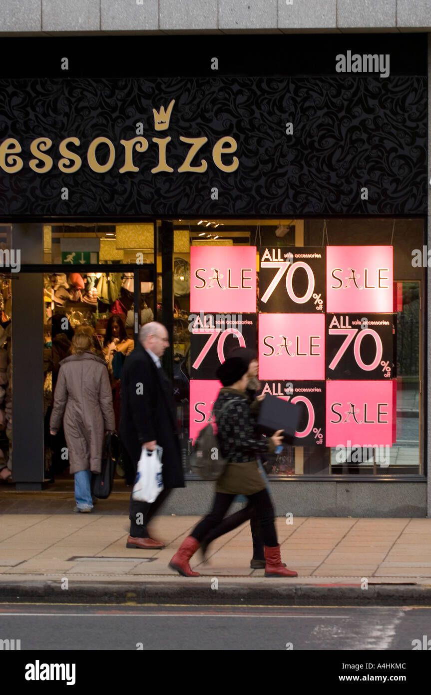 Shop signs hi-res stock photography and images - Alamy