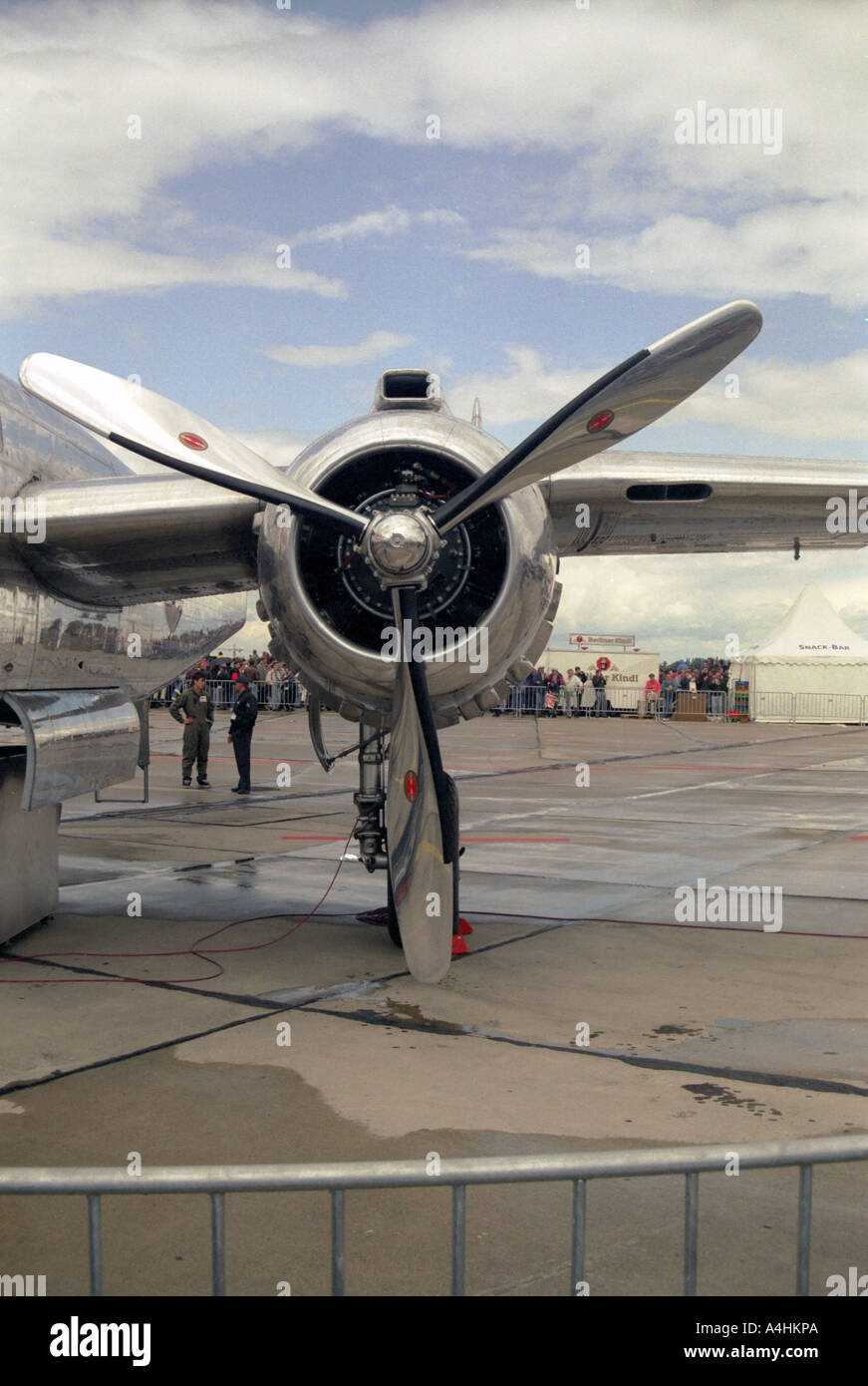 Three engine plane hi-res stock photography and images - Alamy