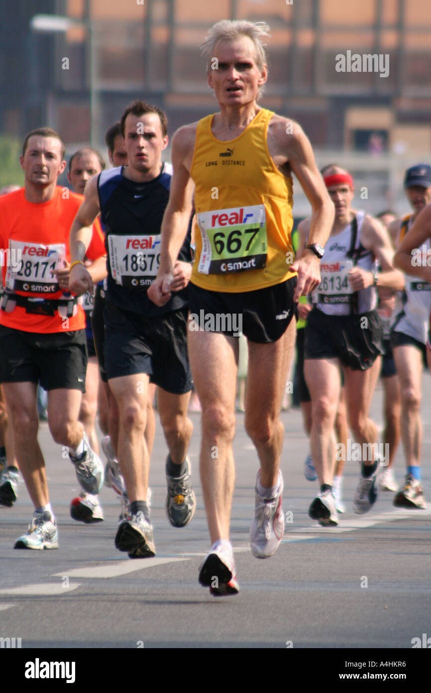Run runner bear hi-res stock photography and images - Alamy