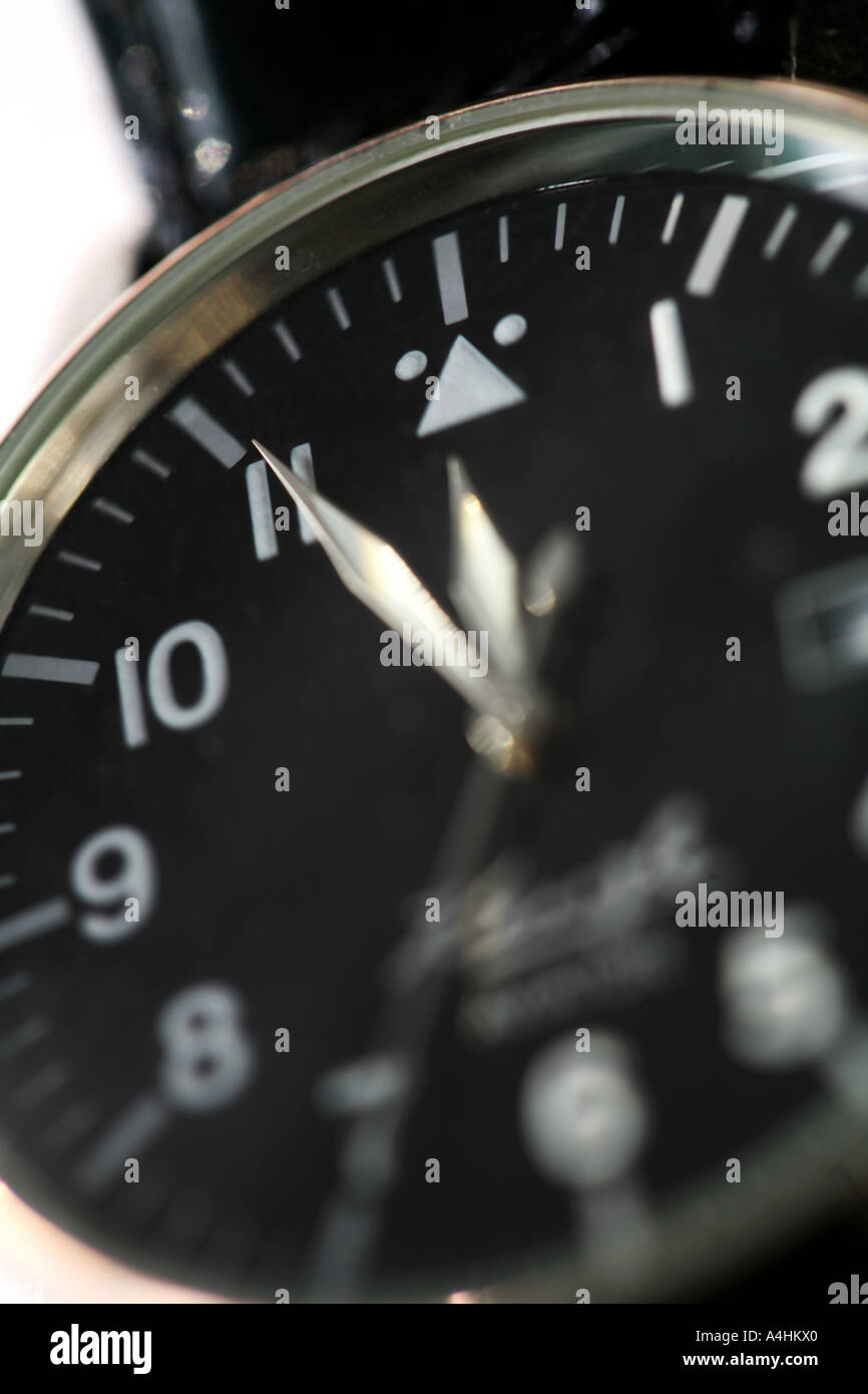 Watch 12 o´clock hi-res stock photography and images - Alamy