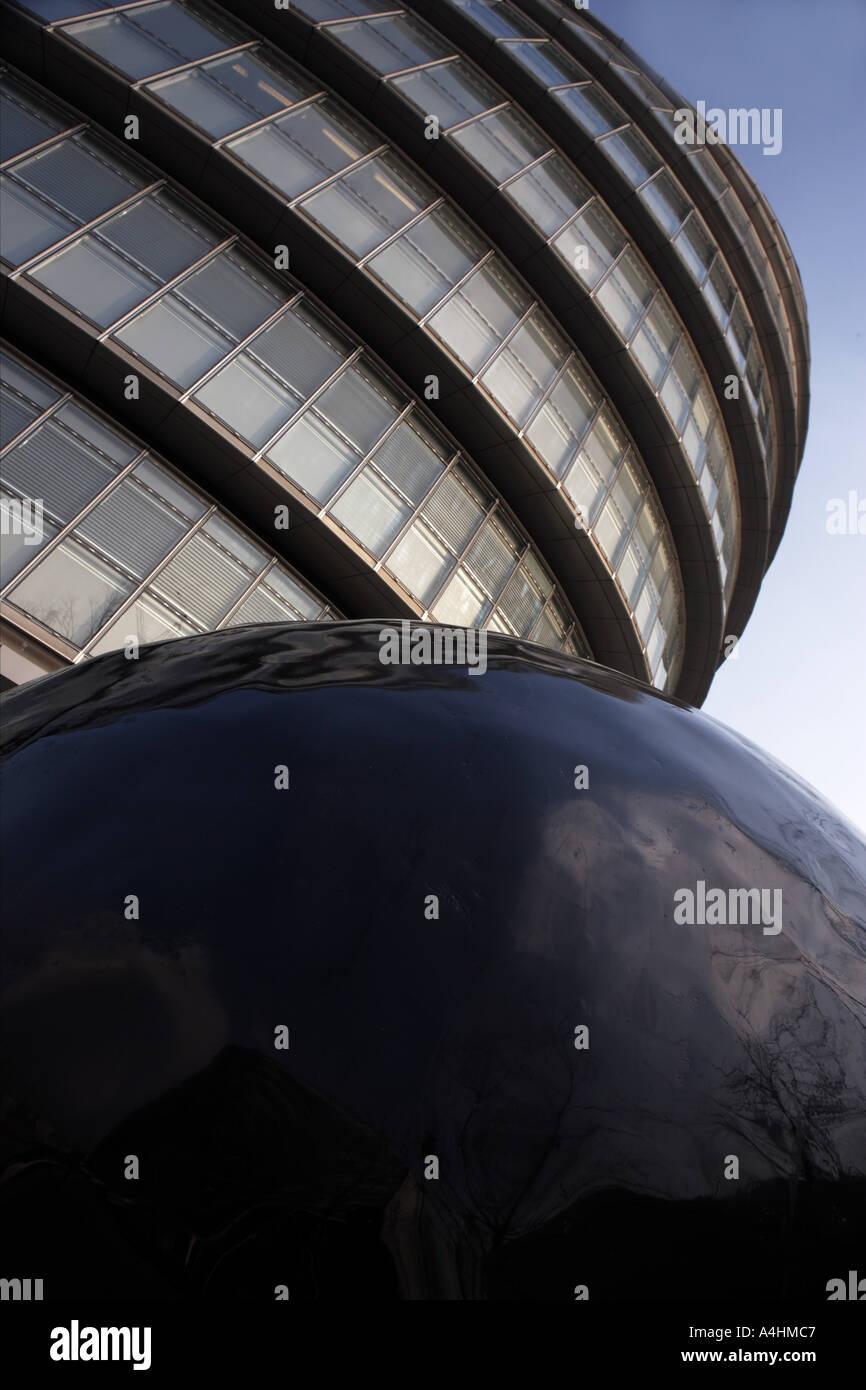 ÔFULL STOPÕ SCULPTURES AND GLA BUILDING Stock Photo - Alamy