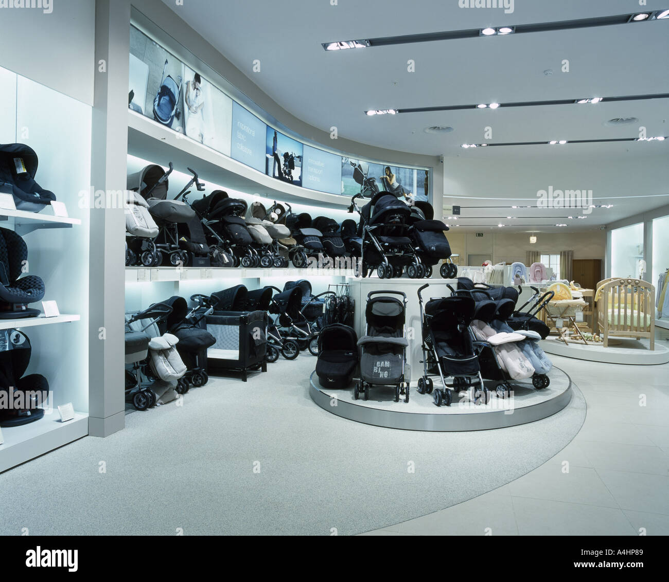 Pappas store hi-res stock photography and images - Alamy