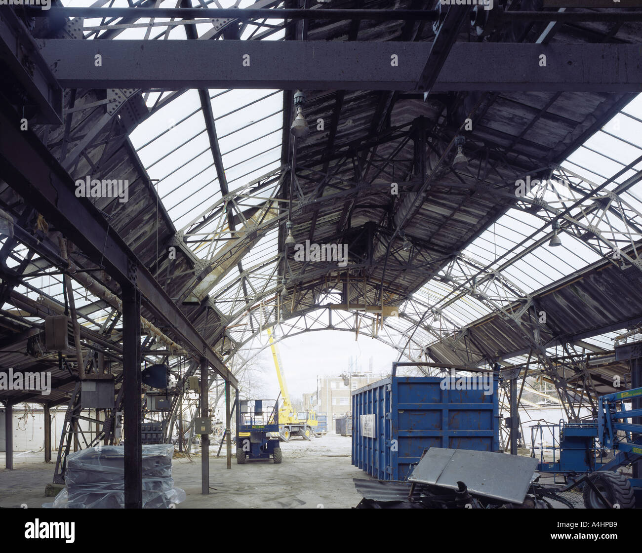 Airship building hi-res stock photography and images - Alamy