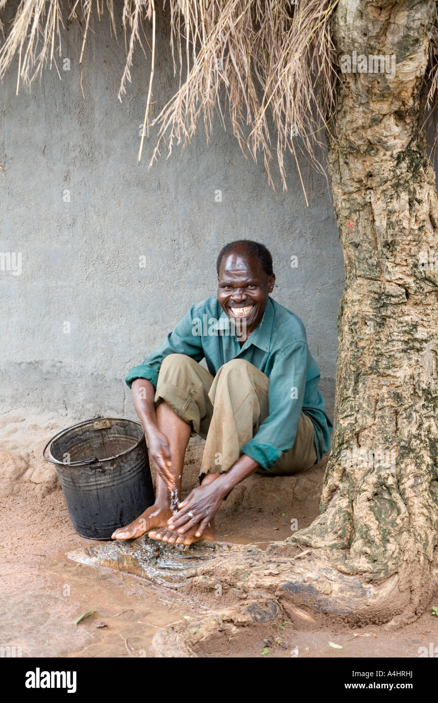 Man washing his feet hi-res stock photography and images - Alamy