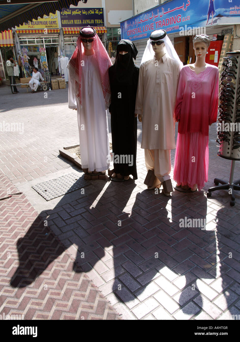 Dubai, manikins with sheik clothes and Muslim womens clothes Stock ...