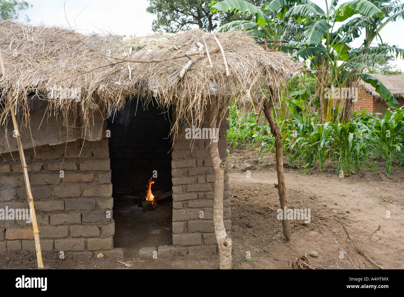 Africa mud hut brick hi-res stock photography and images - Alamy