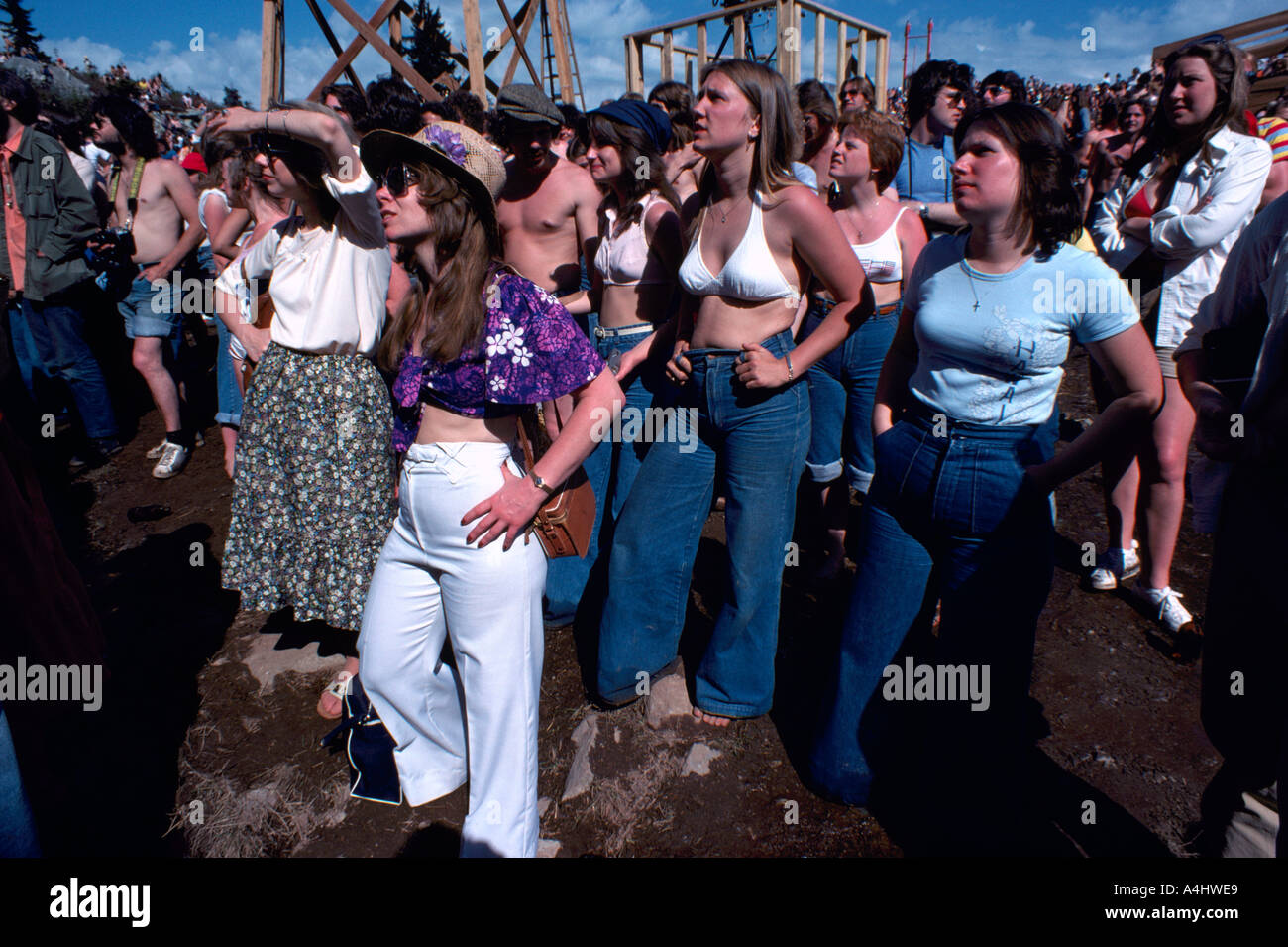 Attentive listening crowd hi-res stock photography and images - Alamy