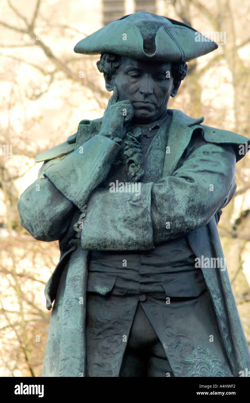 john howard statute in bedford uk prison reformer Stock Photo - Alamy