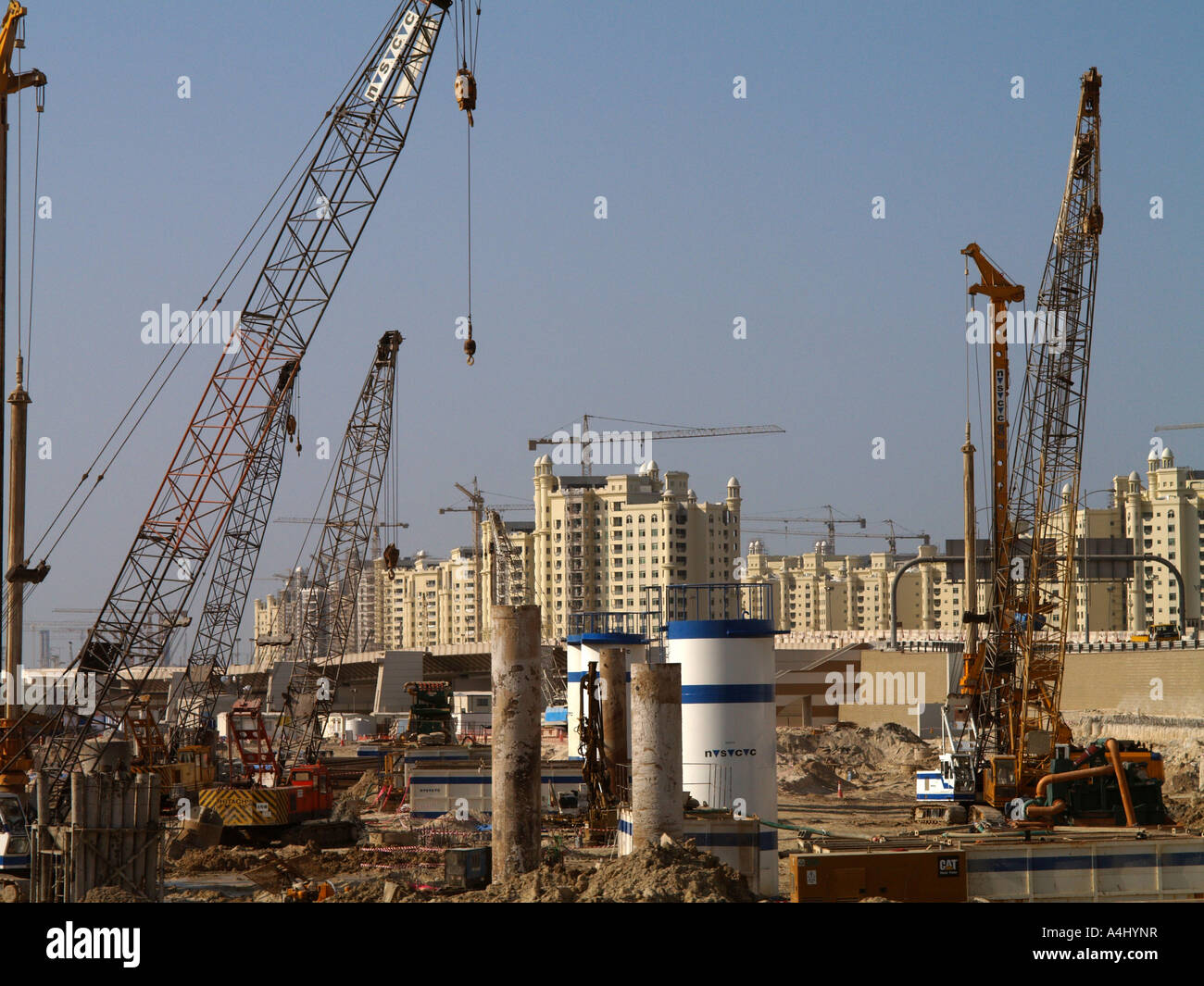 Dubai, construction site on entrance to Palm Jumeirah Stock Photo - Alamy