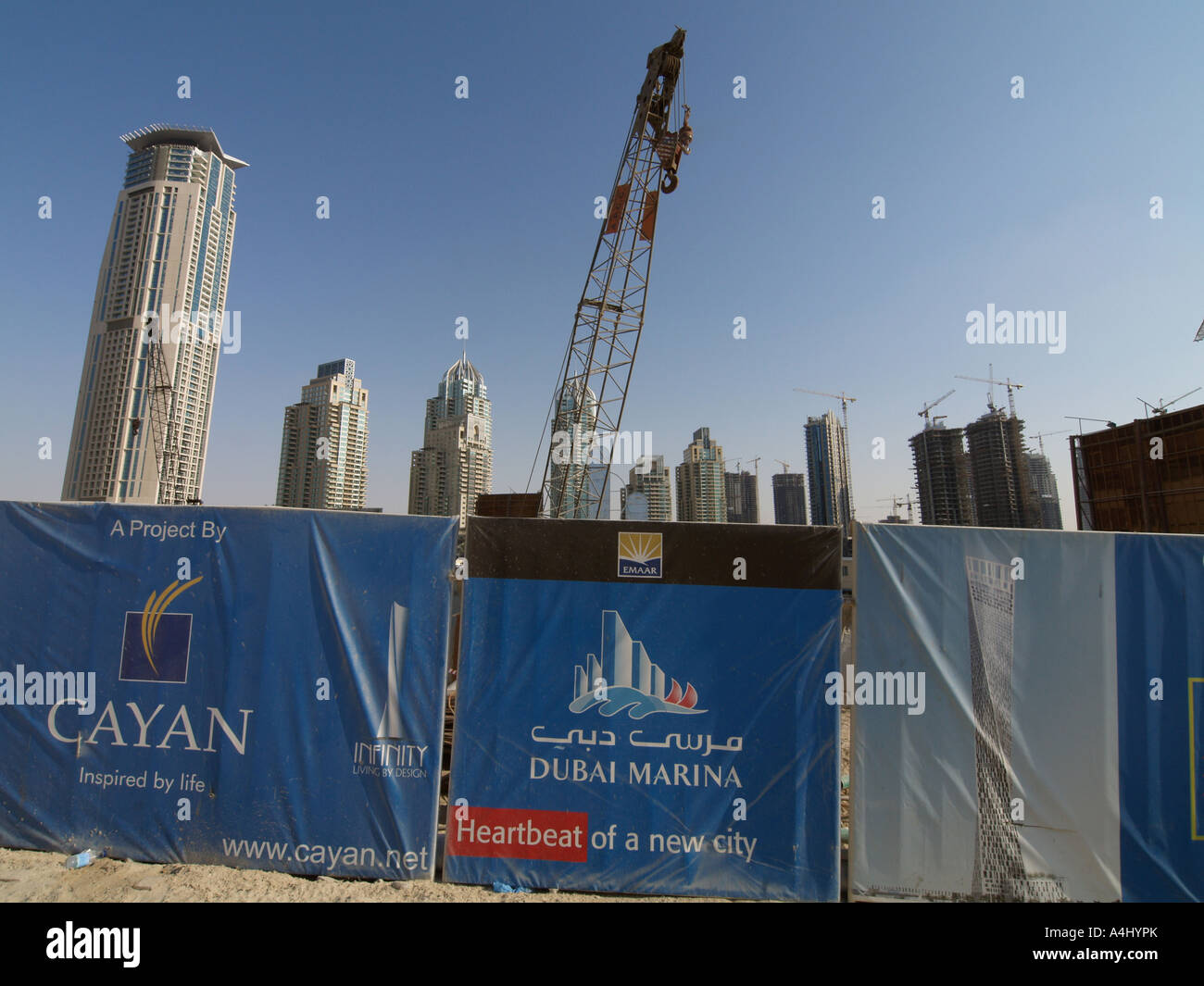 Dubai infrastructure building construction hi-res stock photography and ...