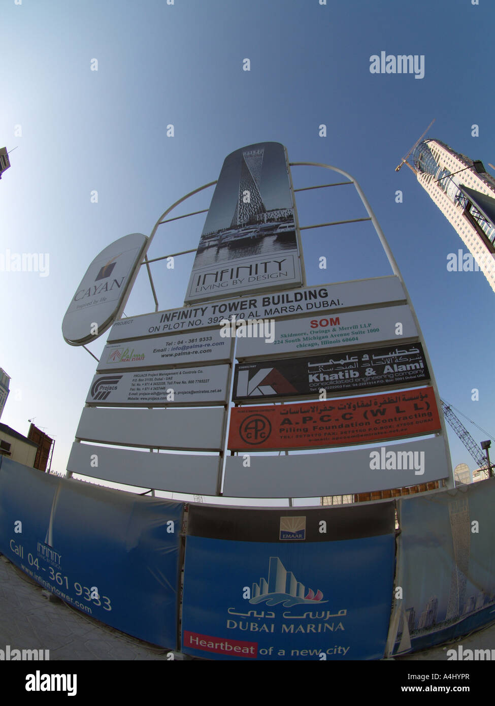 Dubai Marina, construction site of Infinity Tower Stock Photo - Alamy