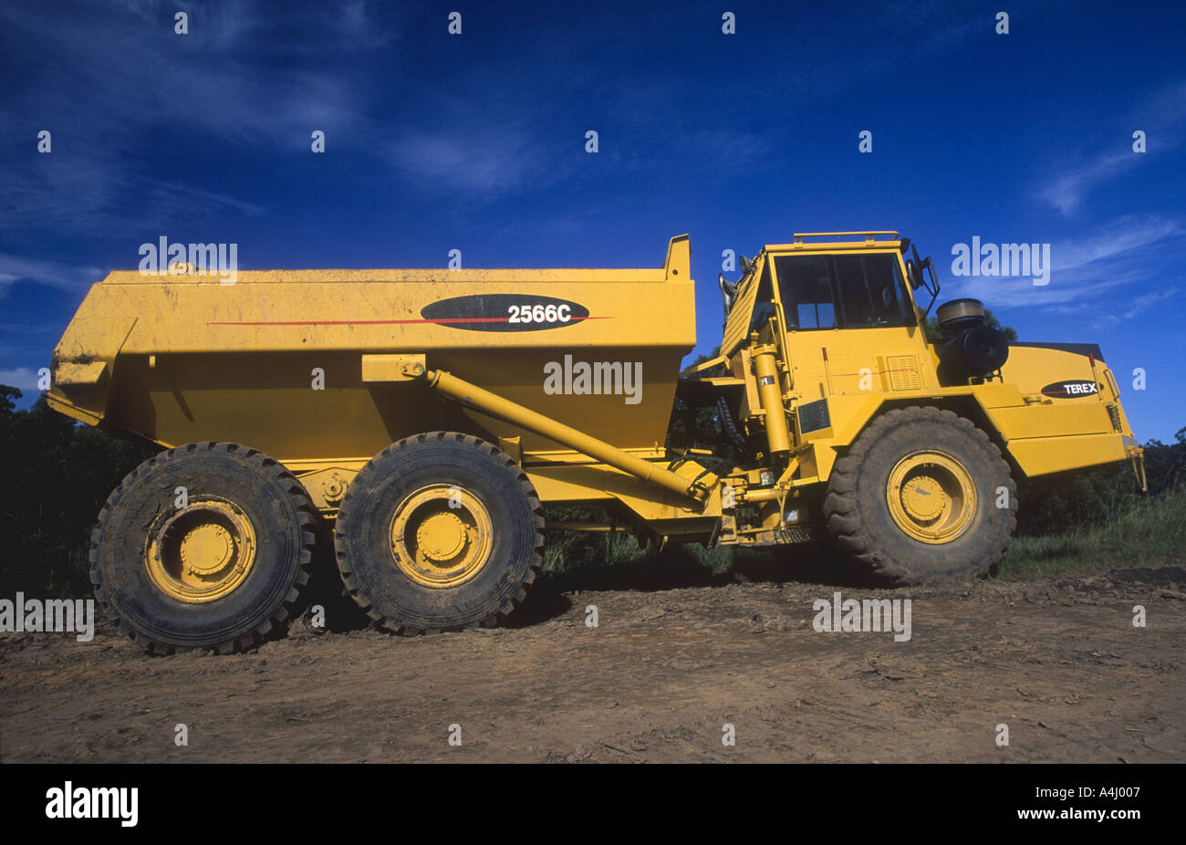 Side tip truck hi-res stock photography and images - Alamy