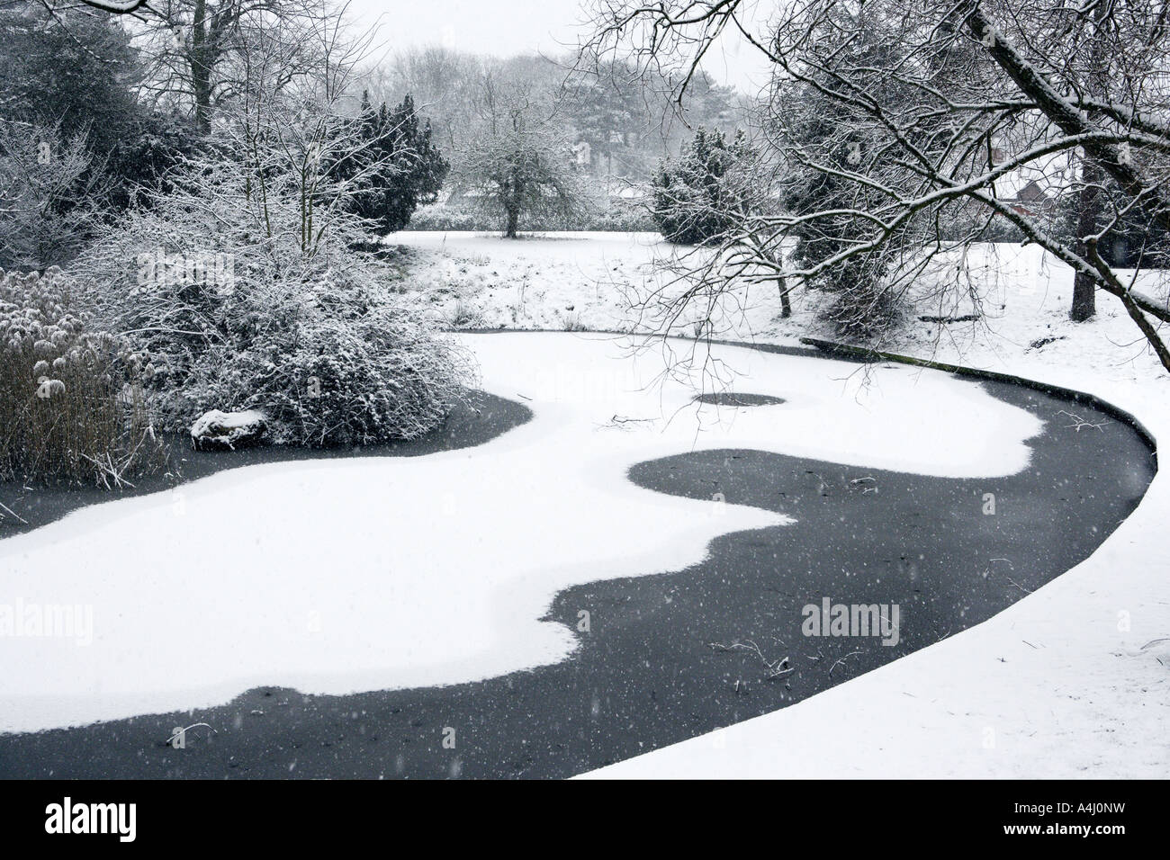 Snowy Curved Pond, Girton College, Cambridge Stock Photo - Alamy