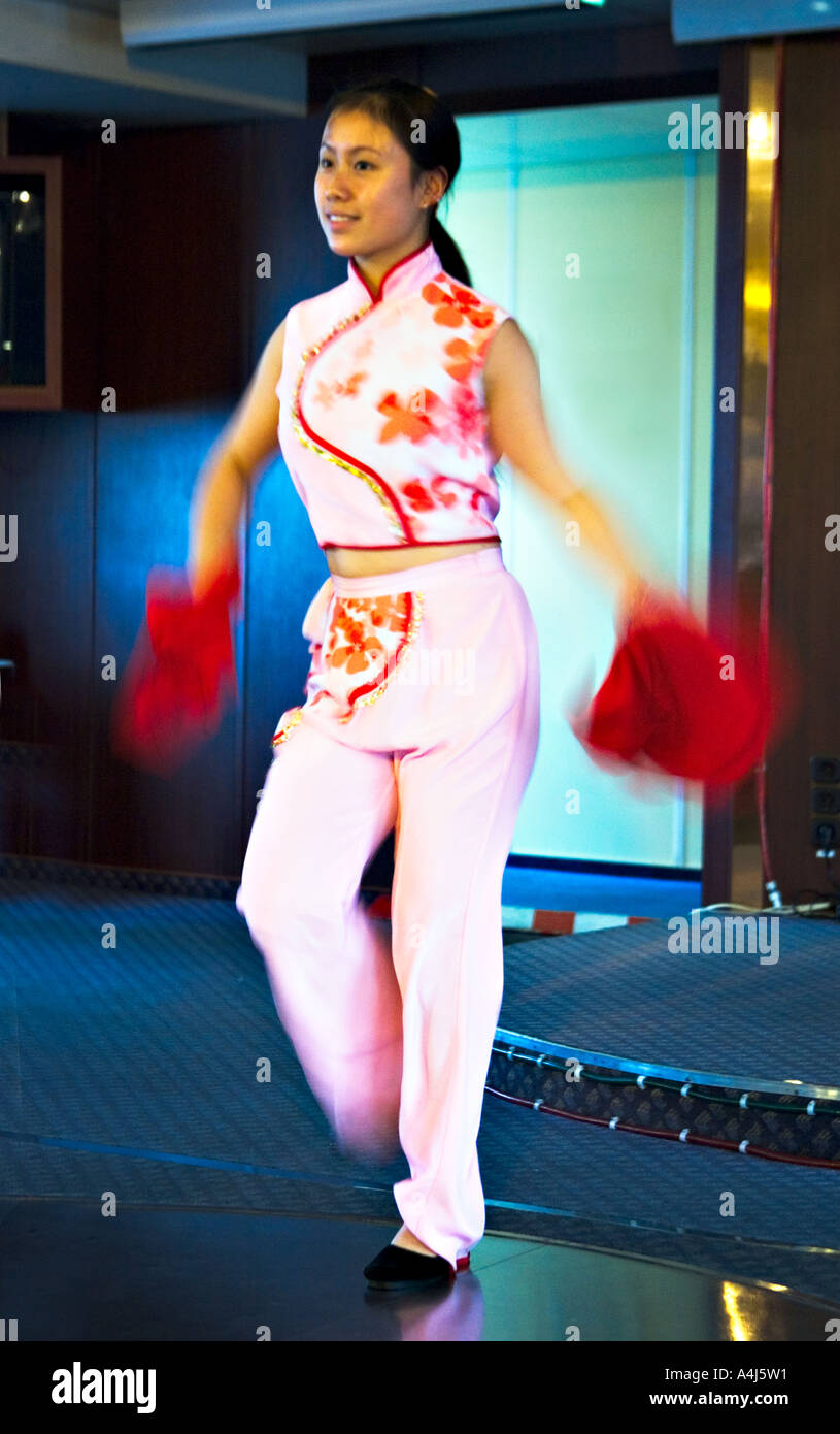 CHINA YANGTZE RIVER Beautiful young Chinese dancer performs traditional ...