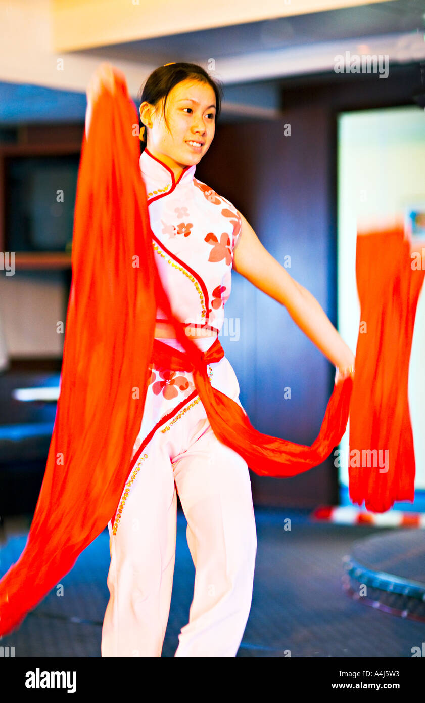 CHINA YANGTZE RIVER Beautiful young Chinese dancer performs traditional ...