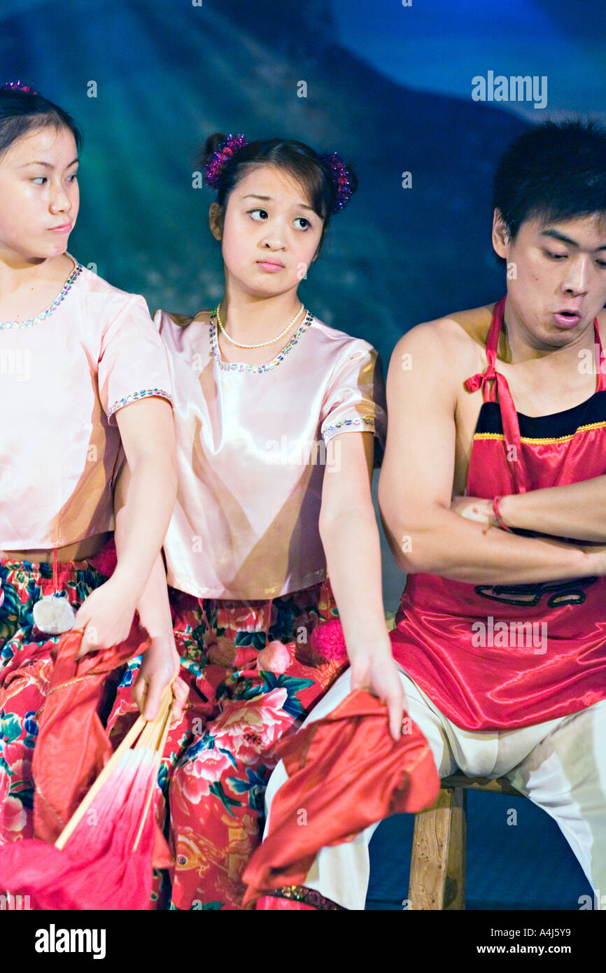 CHINA YANGTZE RIVER Beautiful young Chinese dancers perform traditional ...