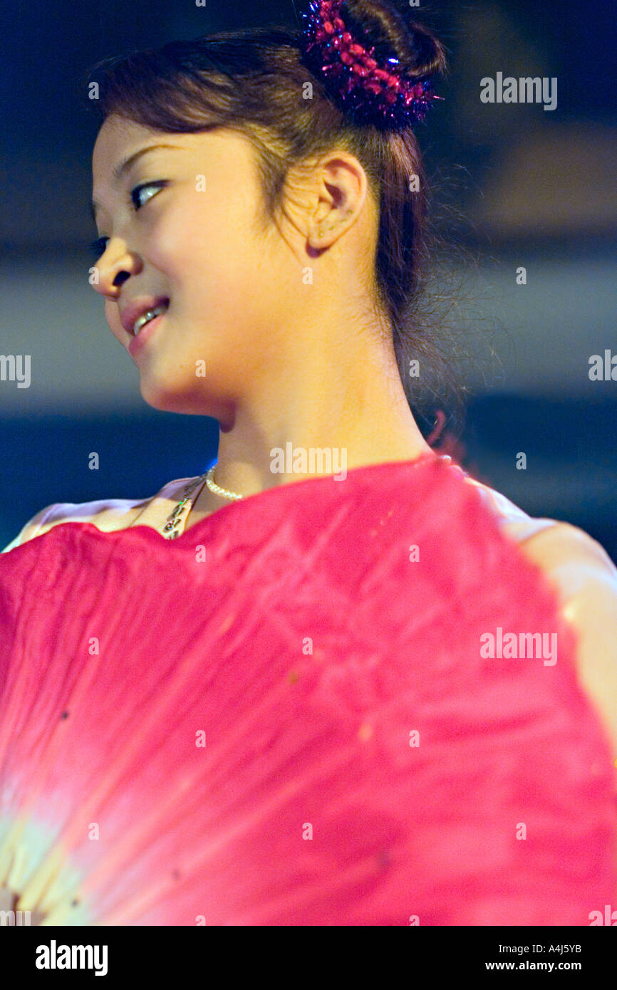 CHINA YANGTZE RIVER Beautiful young Chinese dancer performs traditional ...