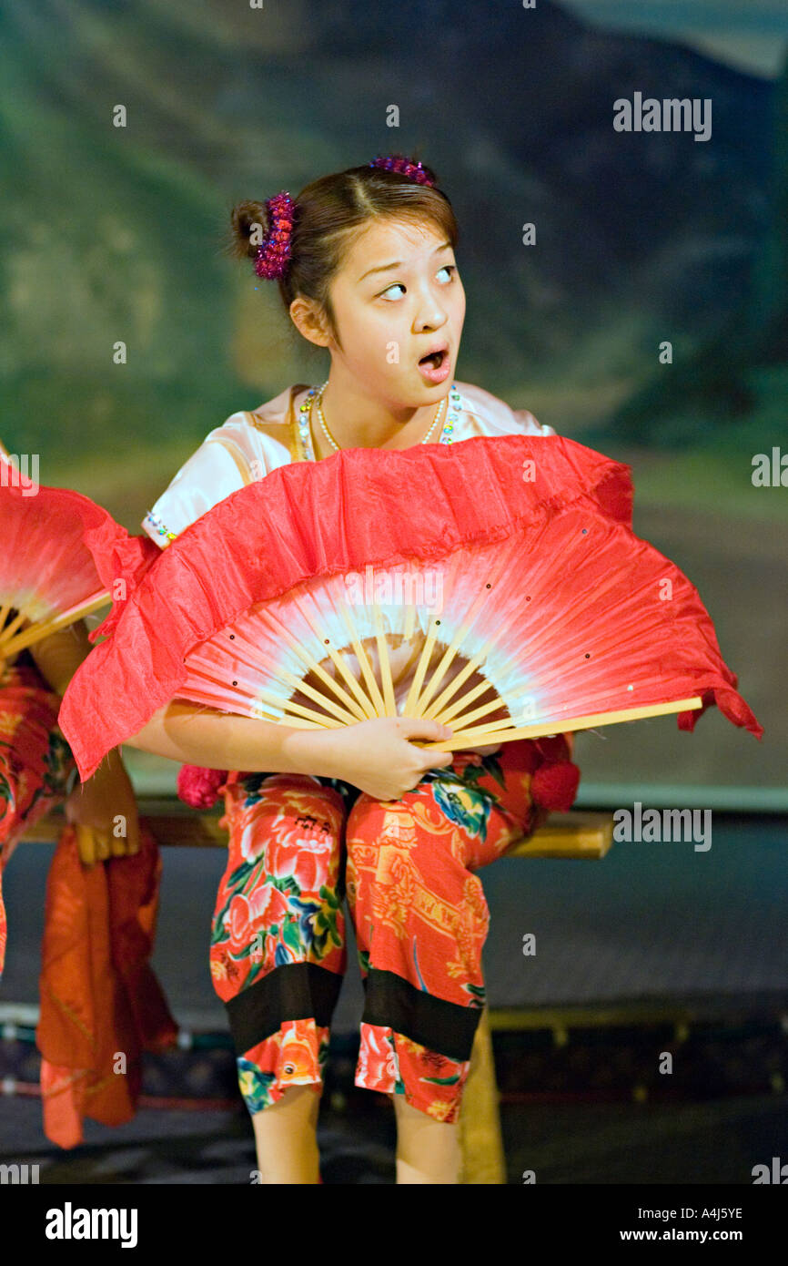 CHINA YANGTZE RIVER Beautiful young Chinese dancer performs traditional ...