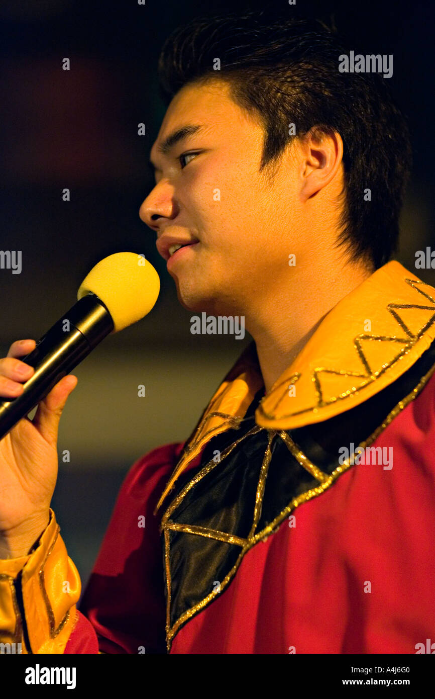 CHINA YANGTZE RIVER Young Chinese singer performs traditional folk ...