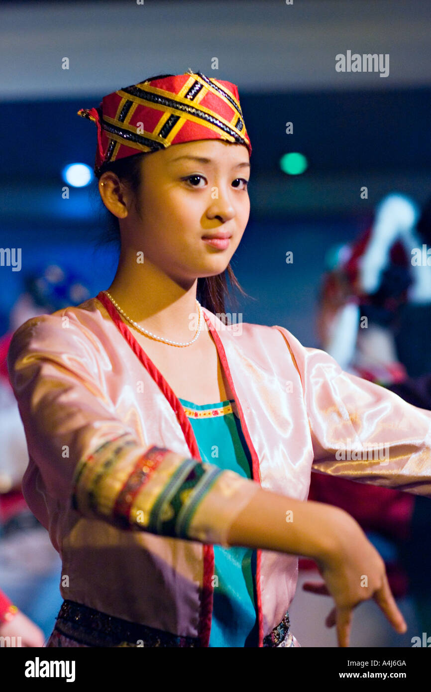 CHINA YANGTZE RIVER Beautiful young Chinese dancer entertains tourists ...