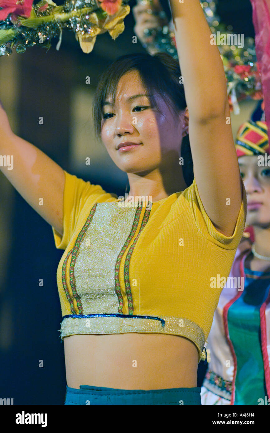 CHINA YANGTZE RIVER Beautiful young Chinese dancer performs traditional ...