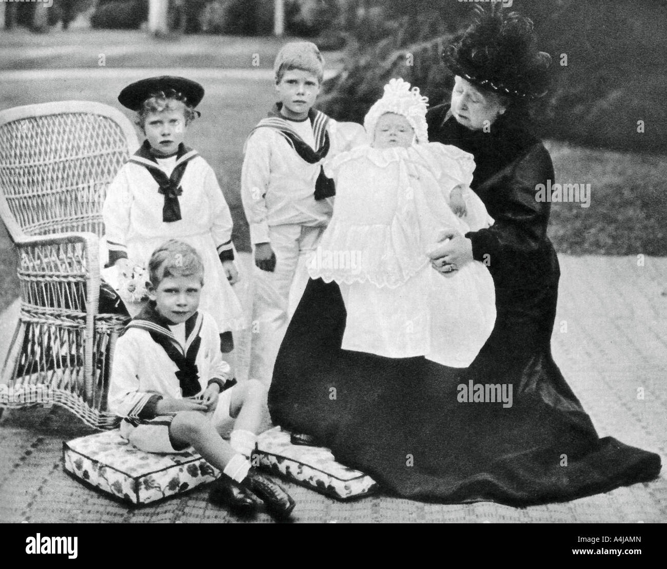 Childhood home of queen victoria hi-res stock photography and images ...