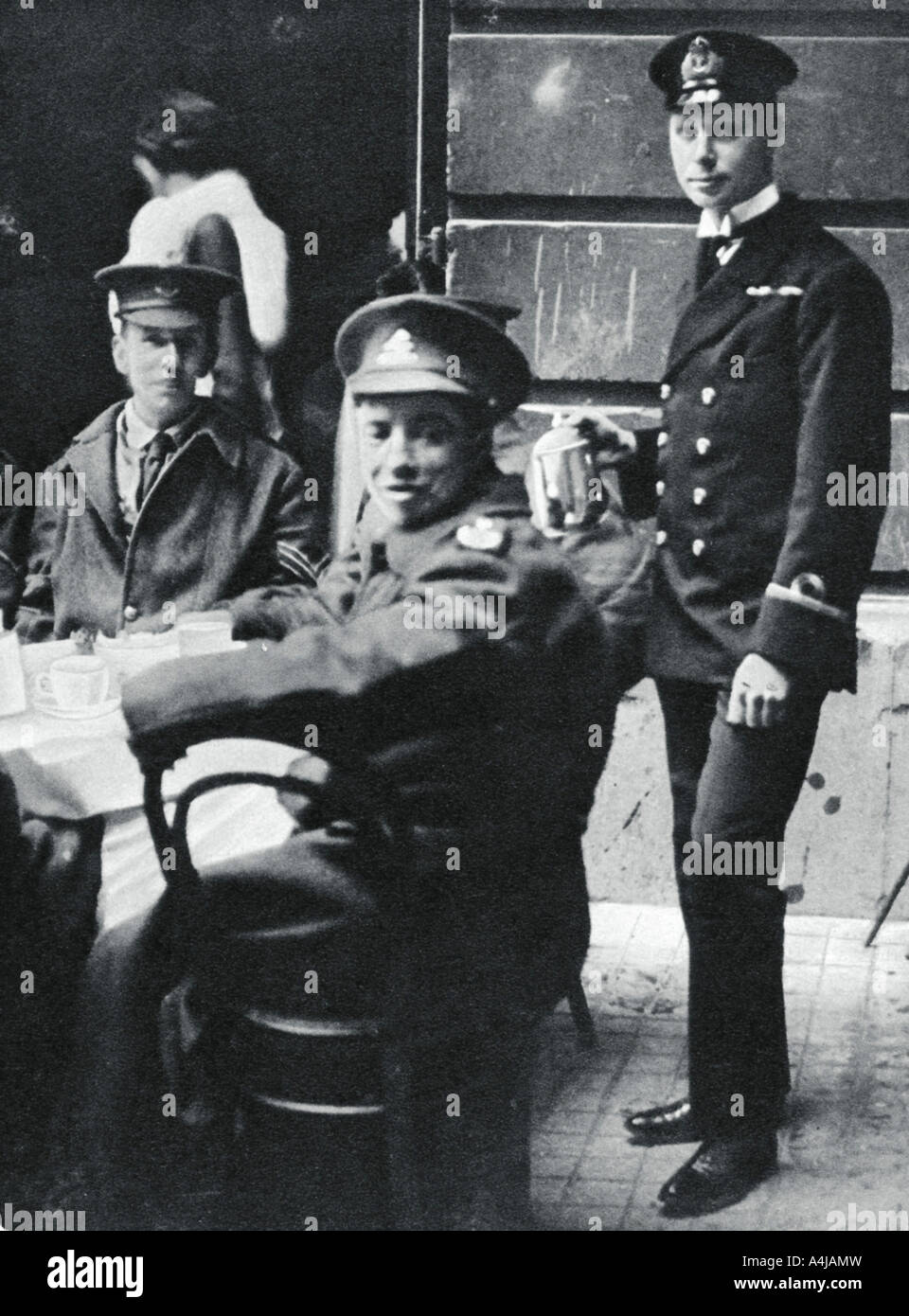 Royal navy officer ww1 hi-res stock photography and images - Alamy