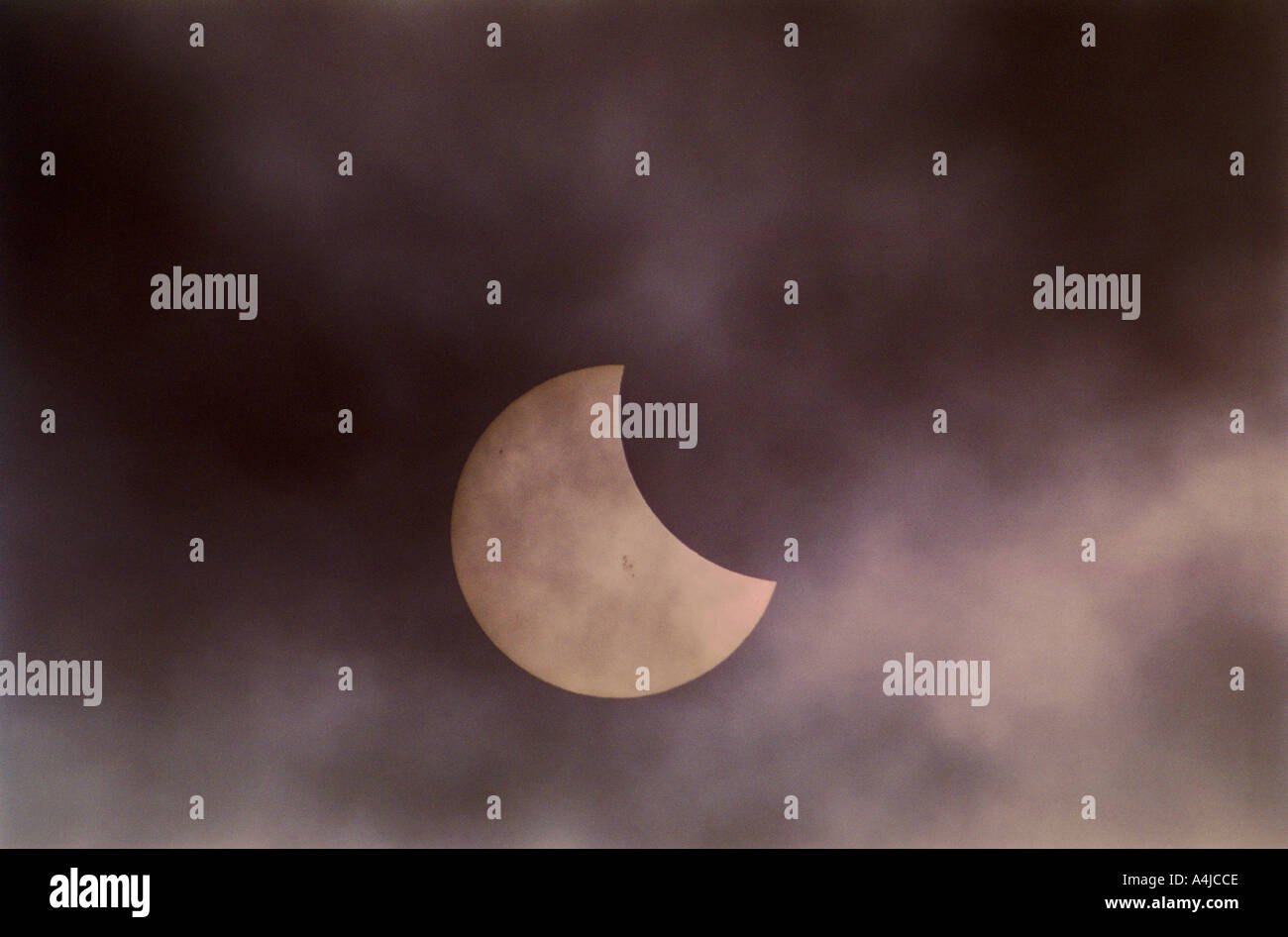 Solar eclipse with clouds hi-res stock photography and images - Alamy