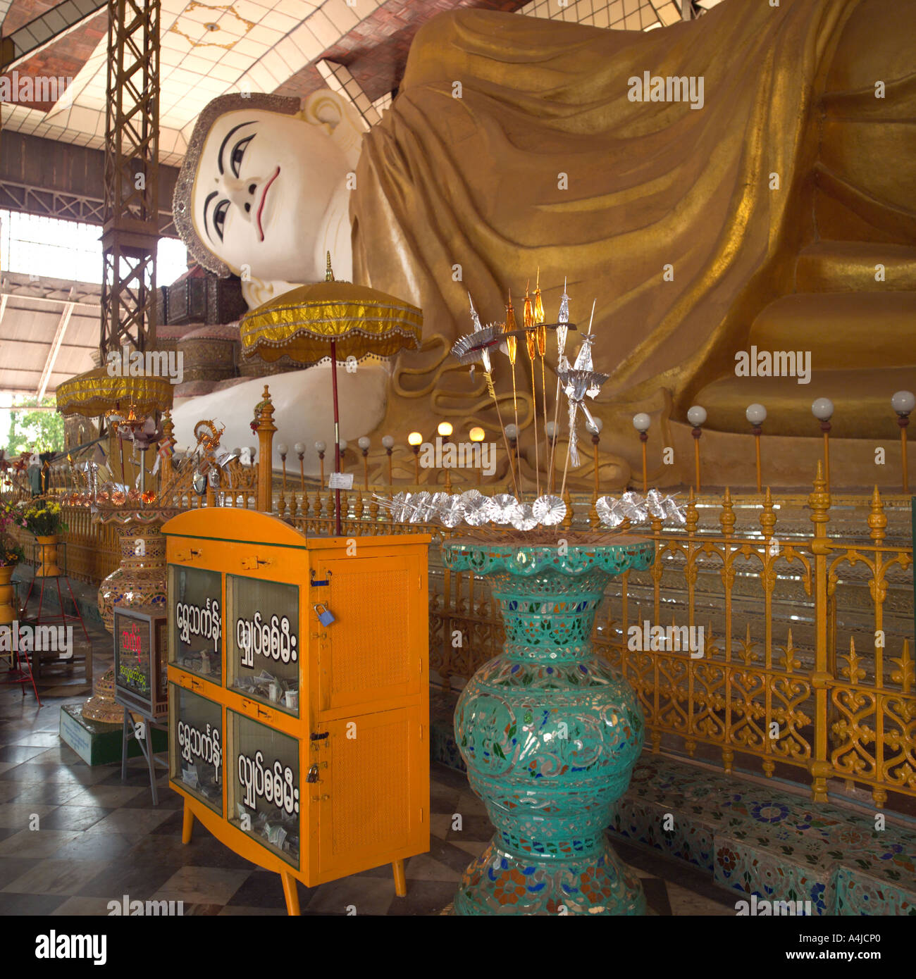 Buddhist temple golden urn hi-res stock photography and images - Alamy