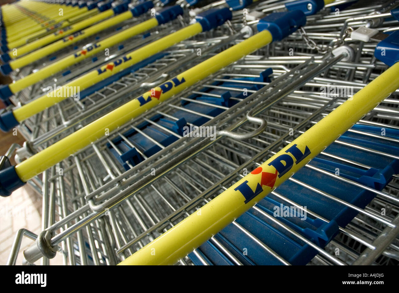 Lidl supermarket trolleys in Peckham, London Stock Photo - Alamy