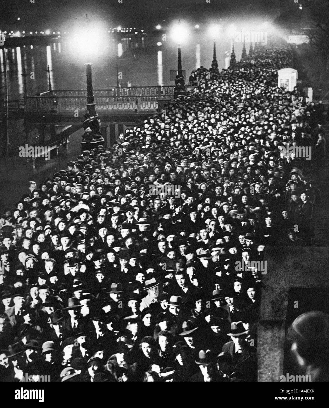 The crowd waiting to pass by King George V's catafalque in Westminster ...