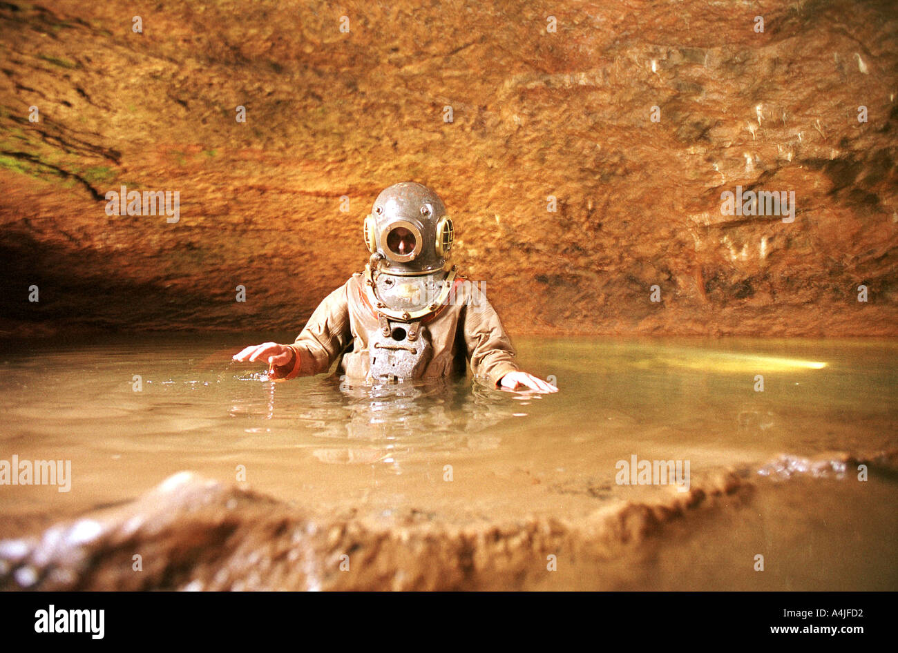 DIVER DANY BRADSHAW RECREATES THE FIRST EVER CAVE DIVE ON THE SPOT ...