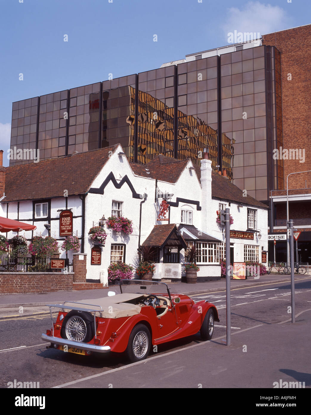 The 'Red Lion' Pub and Morgan car, Bracknell, Berkshire, England ...