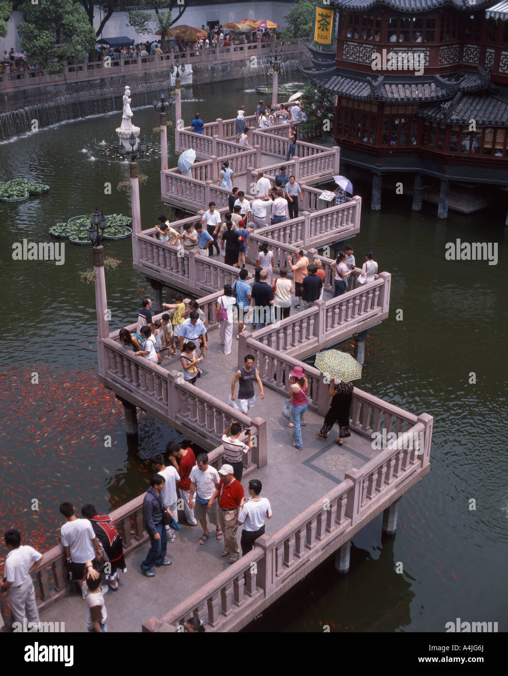 The Nine Zigzag Bridge and Teahouse, Yu (Yuyuan) Garden, Huangpu Qu ...