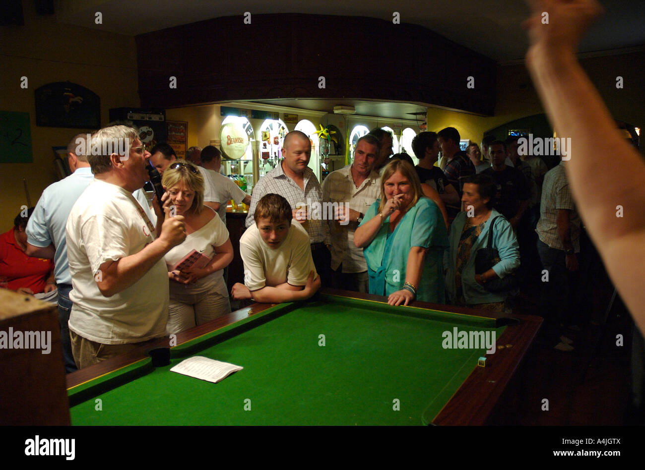 Pub punters hi-res stock photography and images - Alamy